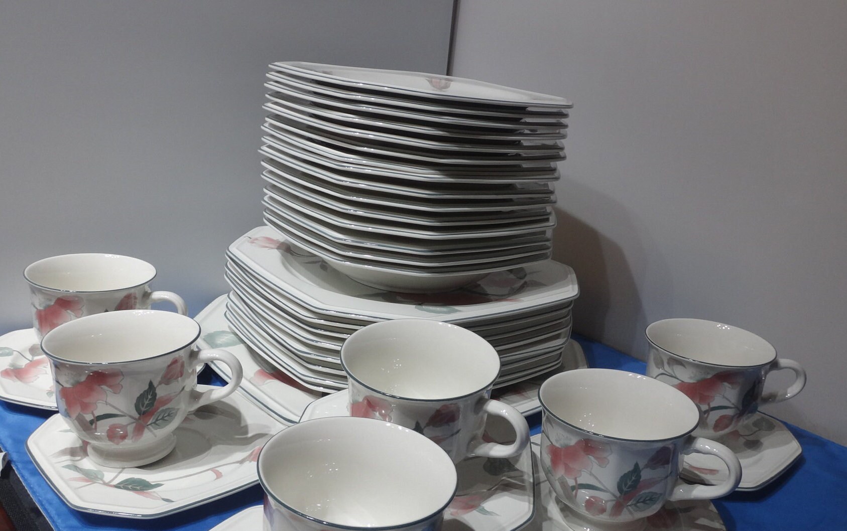 Mikasa Continental Silk Flower Plates and Cups Japan - Etsy
