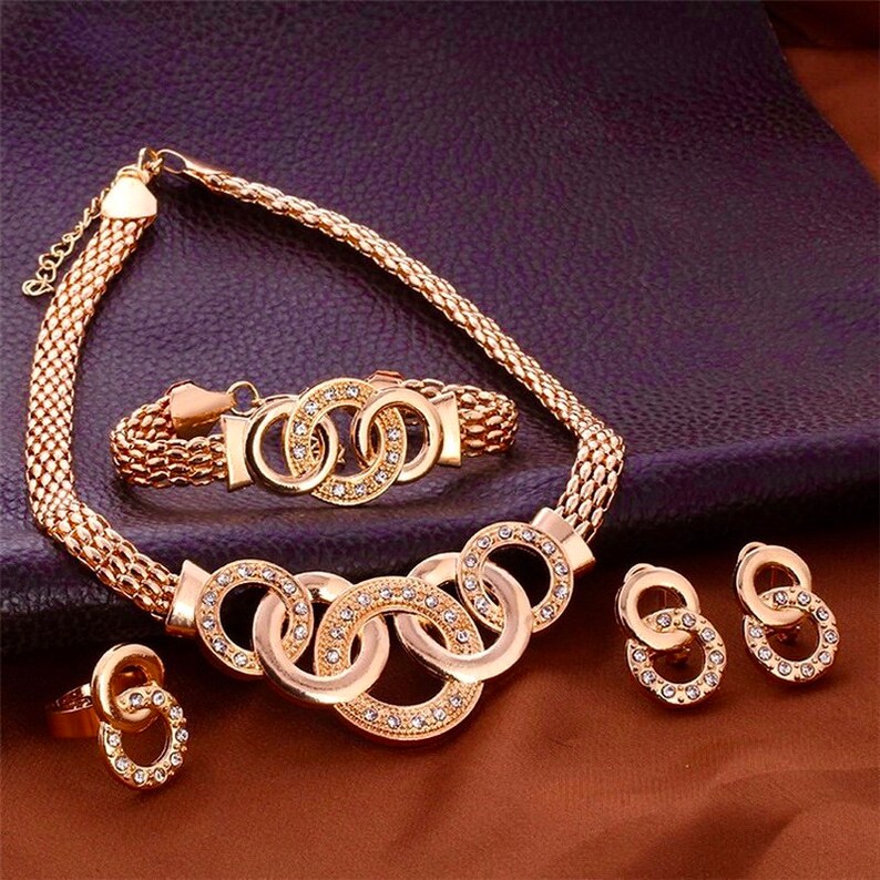 Gold Luxury Rhinestone Jewelry Set Circular/round Pendant Rope/scale ...