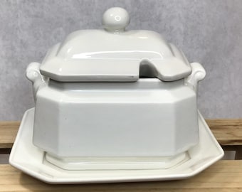 California Pottery Large White Soup Tureen. Style 196. Made in USA. No ...