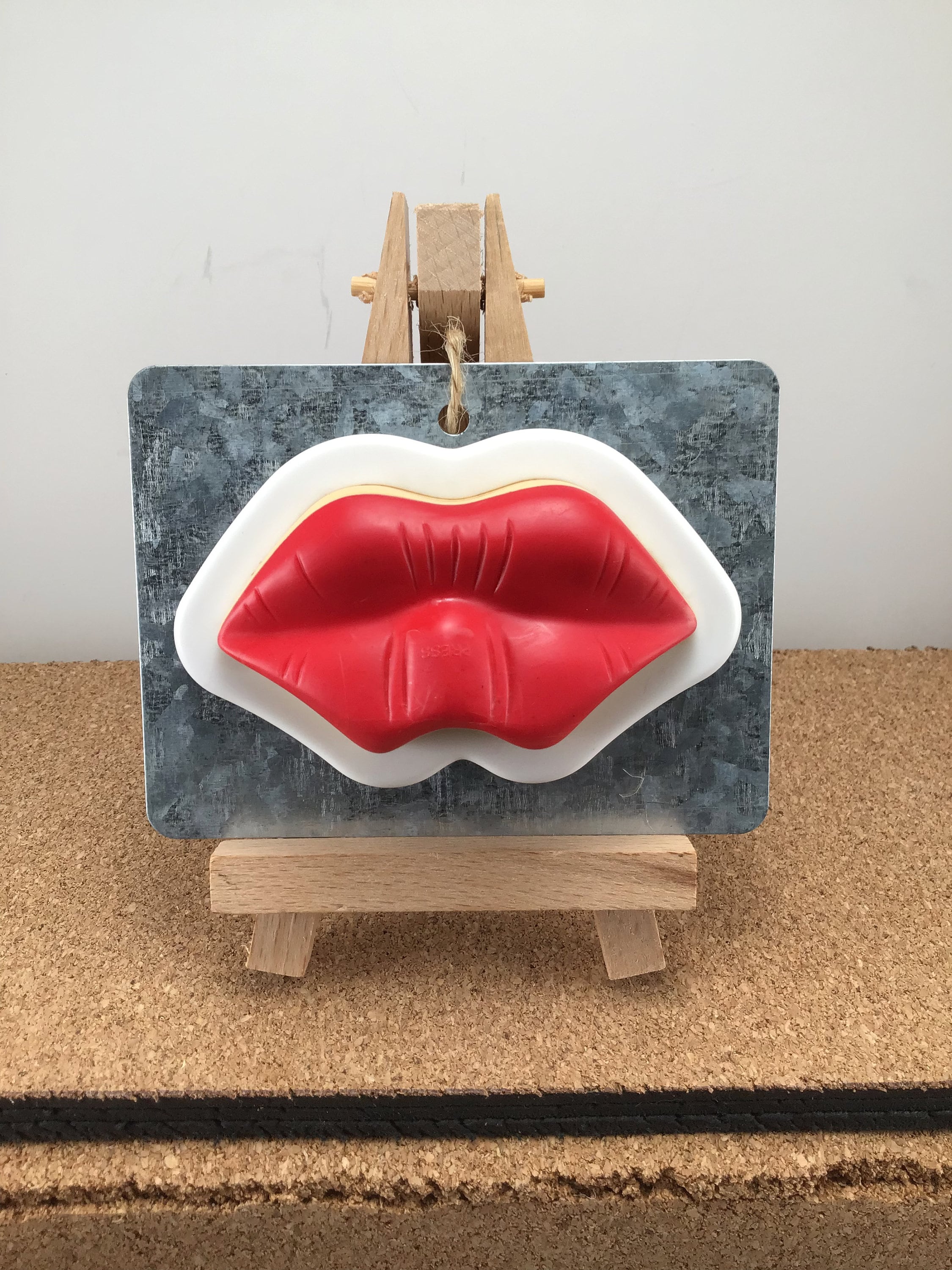Magnet kissing Lips With Sound Effects | Etsy