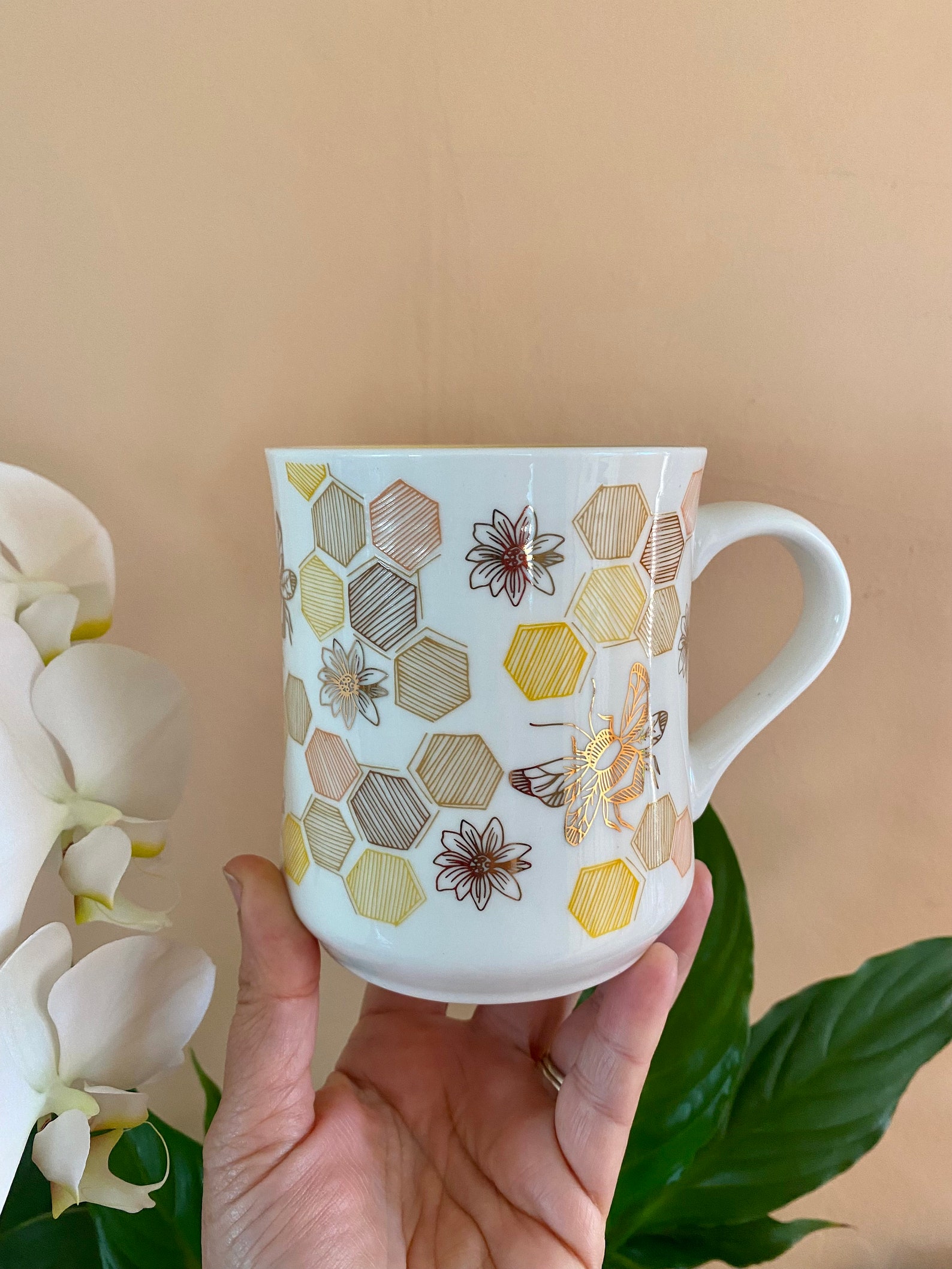 Bees and Flowers Themed Coffee Mug, Bees Minimalist Coffee Cup, Cute ...