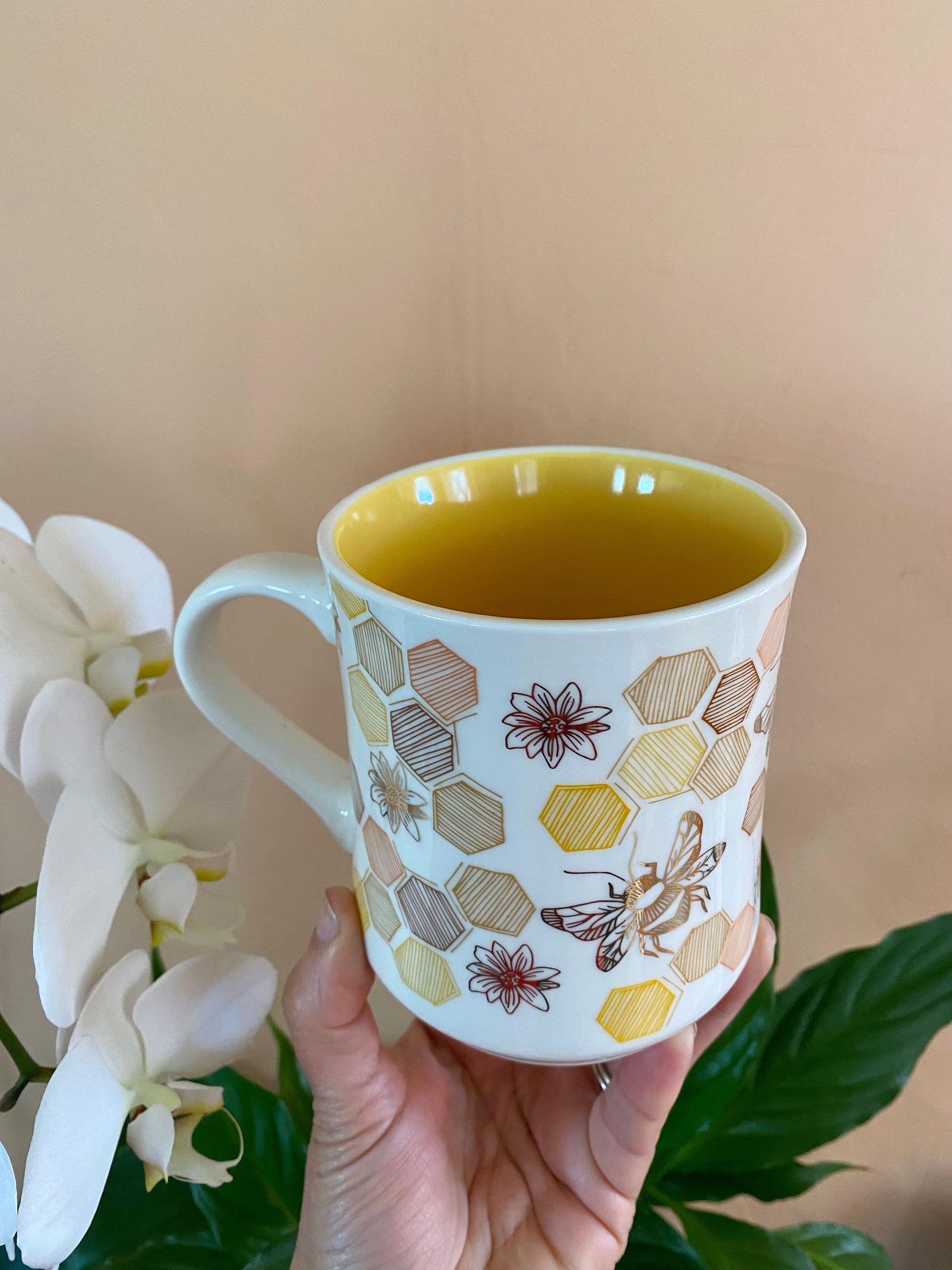 Bees and Flowers Themed Coffee Mug, Bees Minimalist Coffee Cup, Cute ...