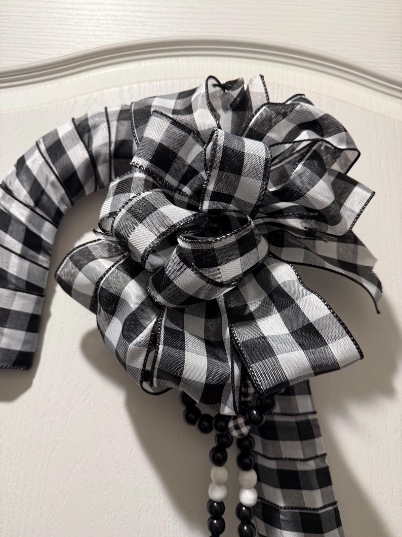White and Black Christmas Candy Cane Wreath, Christmas Wreath ...