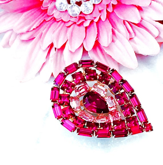 Vintage Ruby Red Pink Fuchsia Teardrop Rhinestone Bro… - Gem