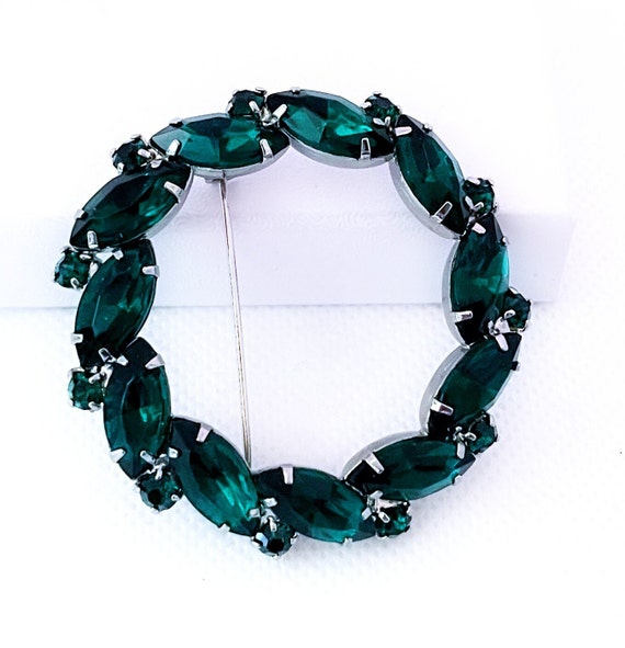 Vintage Christmas Green Rhinestone Wreath Brooch, Hol… - Gem