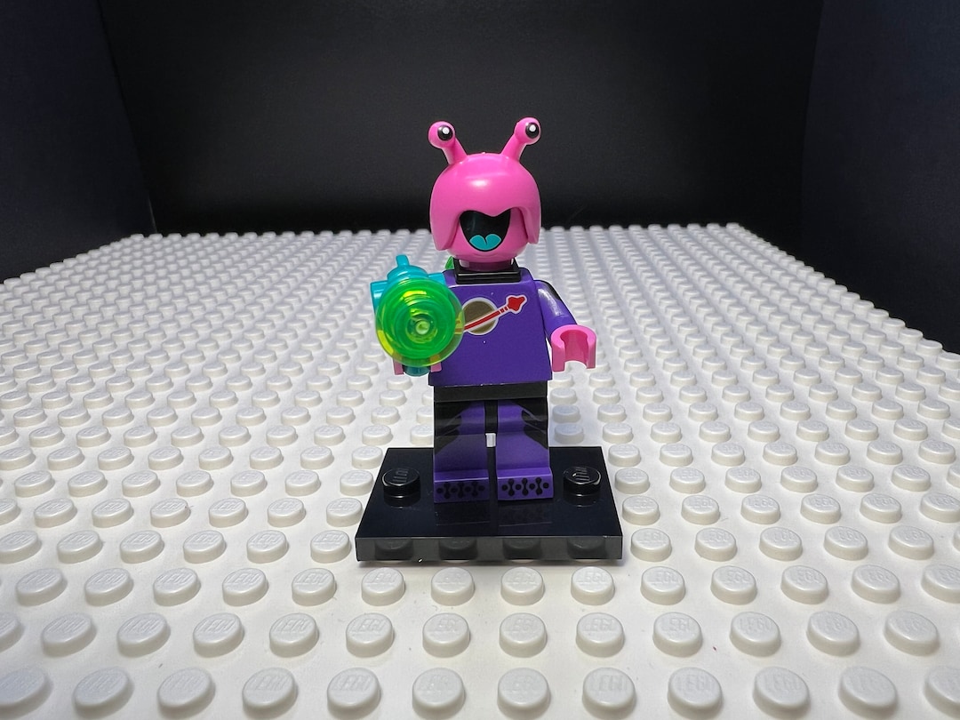 Space Creature LEGO® Collectable Minifigure Series 22 71032. - Etsy