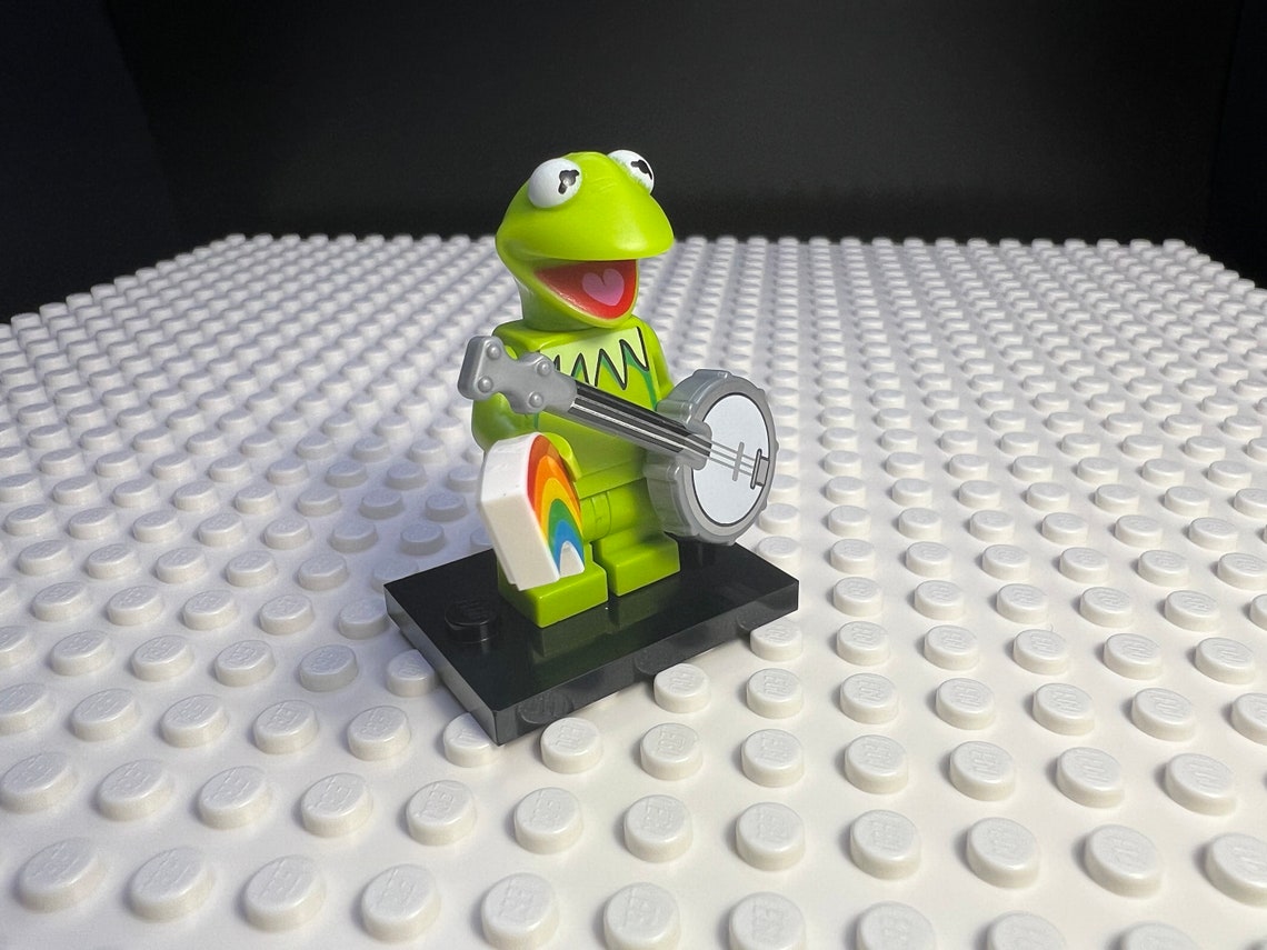 Kermit the Frog LEGO® Muppet Collectable Minifigure 71033. - Etsy