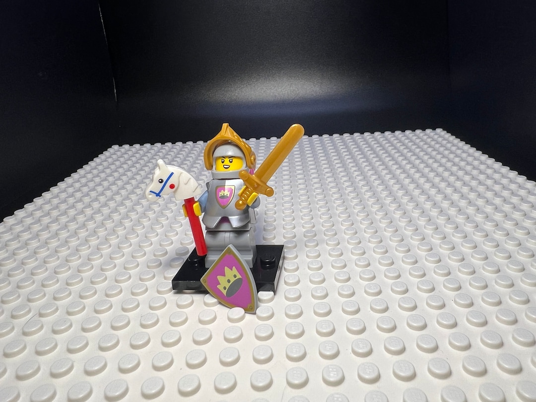 Knight of the Yellow Castle LEGO® Collectable Minifigure Series 23 ...