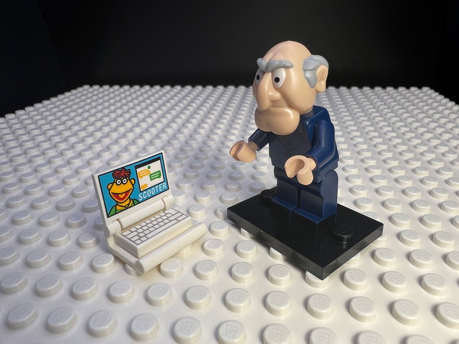 Statler LEGO® Muppet Collectable Minifigure 71033. - Etsy