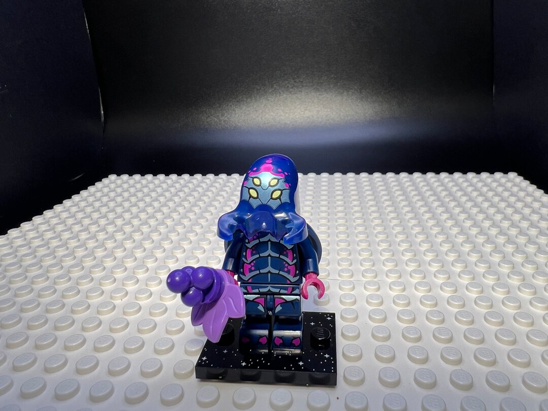 Alien Beetlezoid LEGO® Collectable Minifigure Series 26 71046. - Etsy