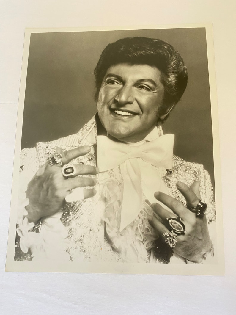 Liberace Promotional Black & White Photo Copy 8 X 10 - Etsy