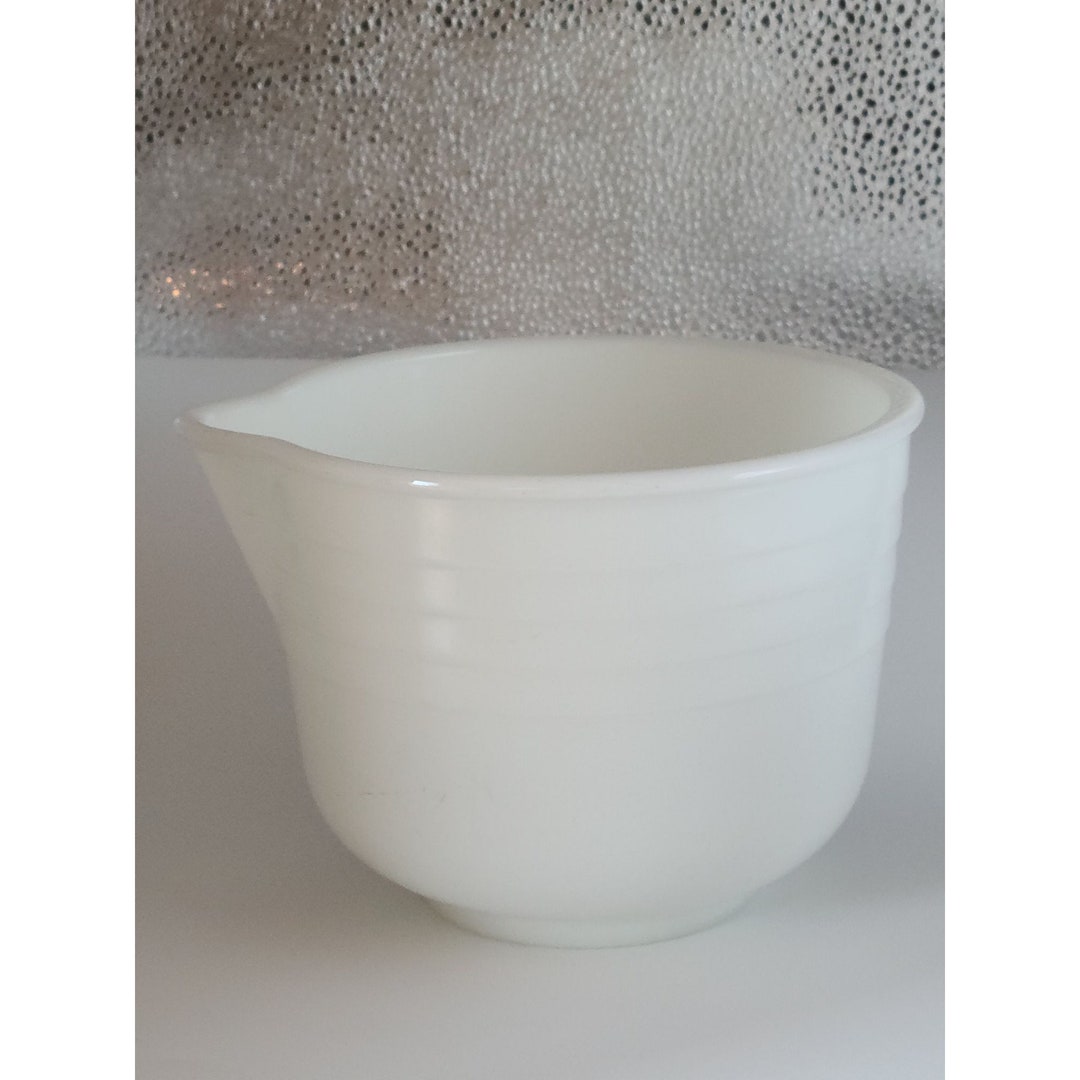 Vintage Pyrex General Mills Mixing Bowl White Glass Ribbed Pour Spout ...