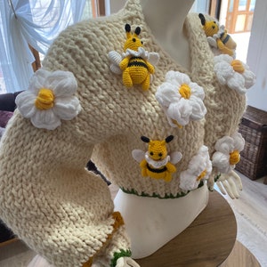 Crop Bee Knit Cardigan, Big Daisy, Chunky Sweater, Knitted 3D Bee ...