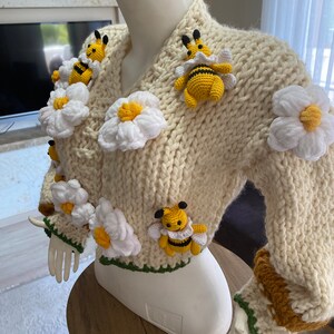 Crop Bee Knit Cardigan, Big Daisy, Chunky Sweater, Knitted 3D Bee ...