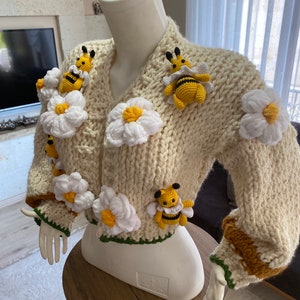 Crop Bee Knit Cardigan, Big Daisy, Chunky Sweater, Knitted 3D Bee ...