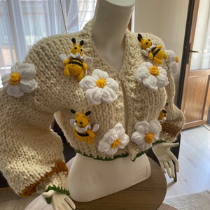 Crop Bee Knit Cardigan, Big Daisy, Chunky Sweater, Knitted 3D Bee ...