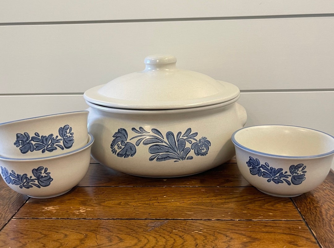 Vintage Pfaltzgraff Yorktowne Pattern Covered Casserole Dish With Three ...