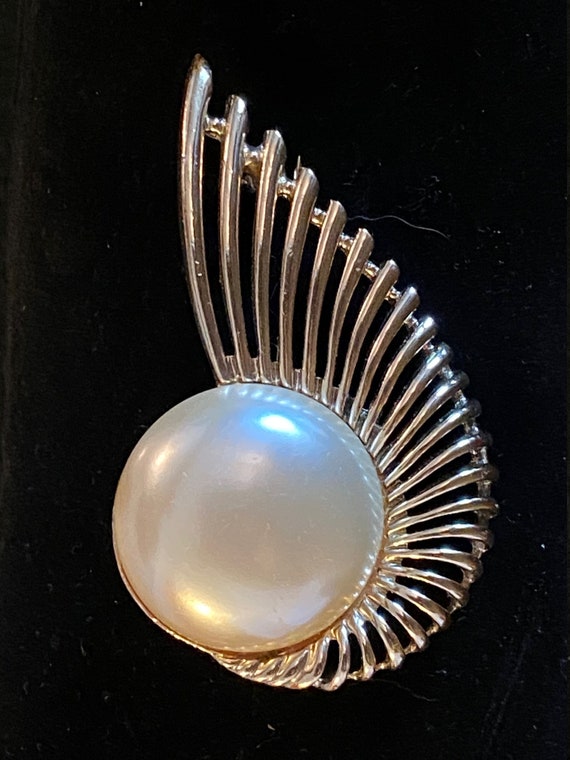 1956 Sarah Coventry (SAC) Pearl Flight Brooch and Ear… - Gem