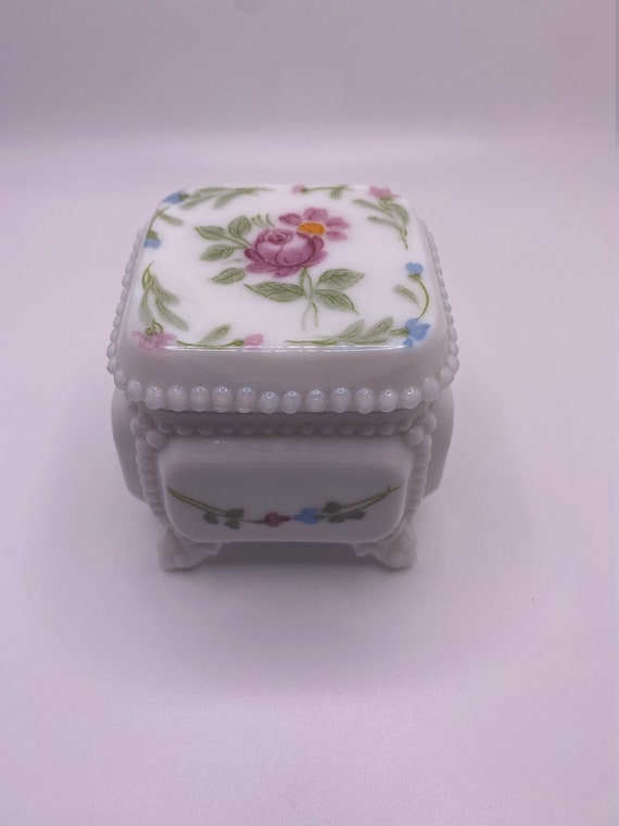 Vintage Westmoreland Hand Painted Roses Milk Glass Tr… - Gem