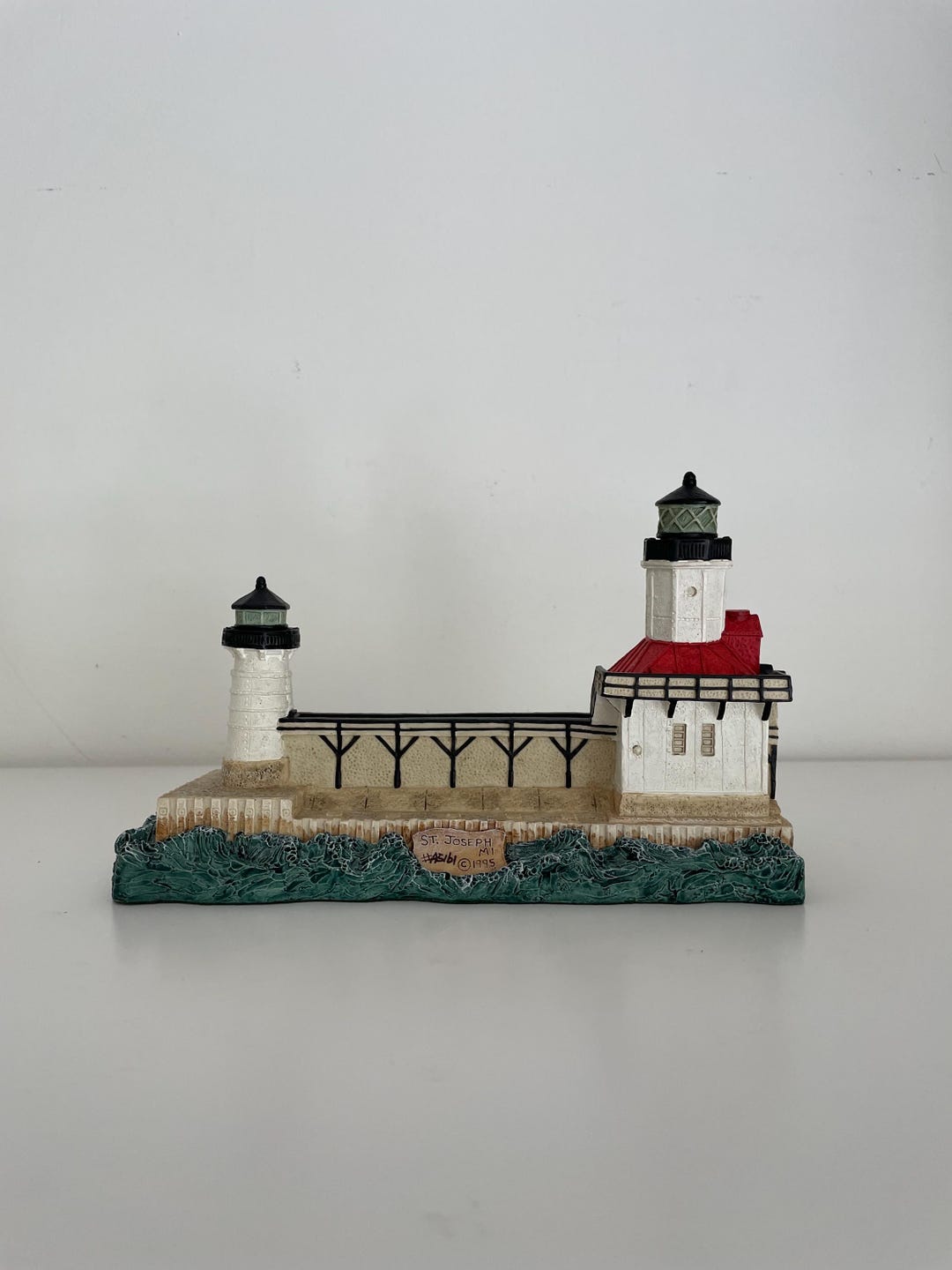 St. Joseph Lighthouse - Harbour Lights - Michigan Lighthouse - Historic ...