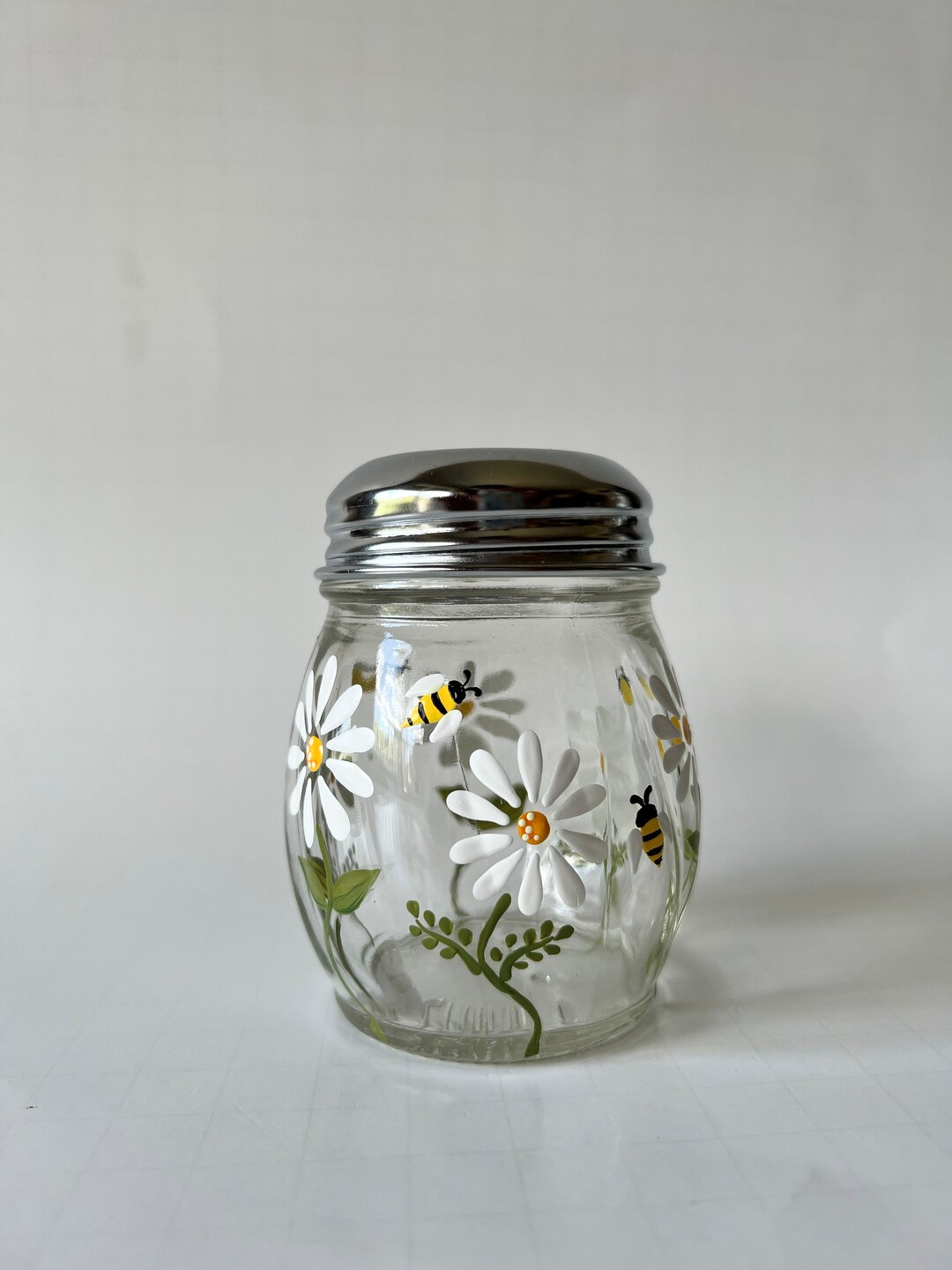 Hand Painted Spice Shaker Jar, Daisies and Bees, Kitchen Decor - Etsy