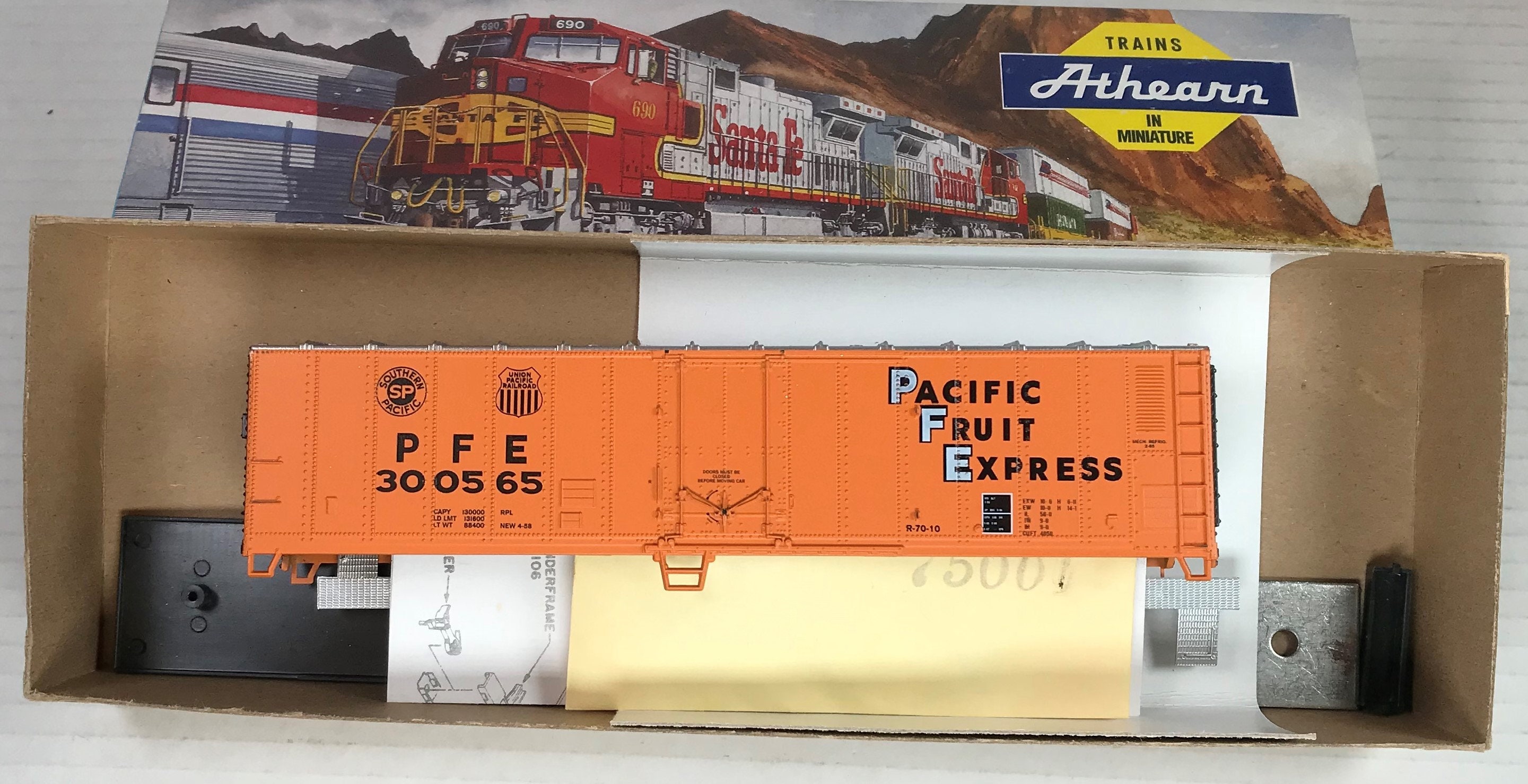 Athearn, HO Scale, Mechanical Reefer Kit, Pacific Fruit Express, PFE ...