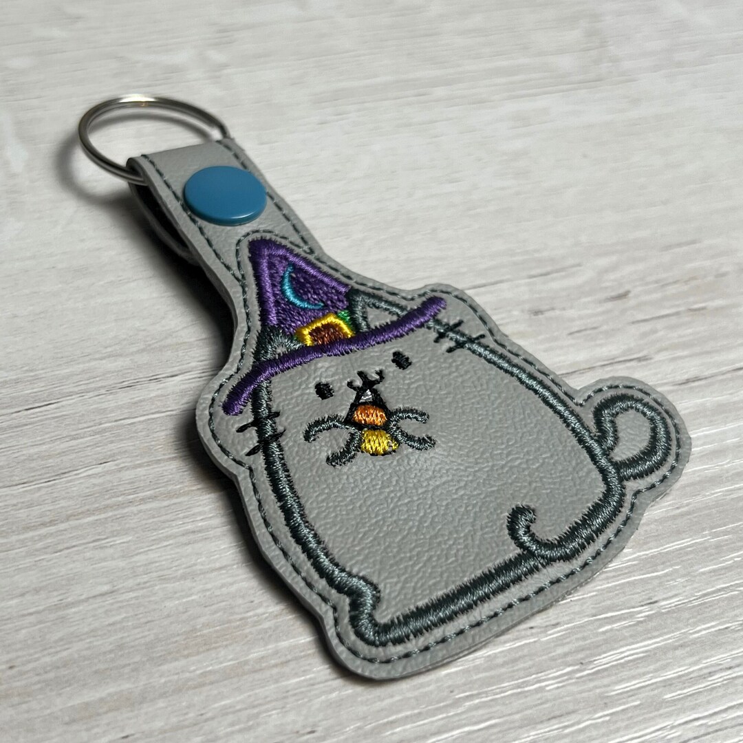 Witch Cat Keychain for Car Keys Halloween Cat Key Fob for - Etsy
