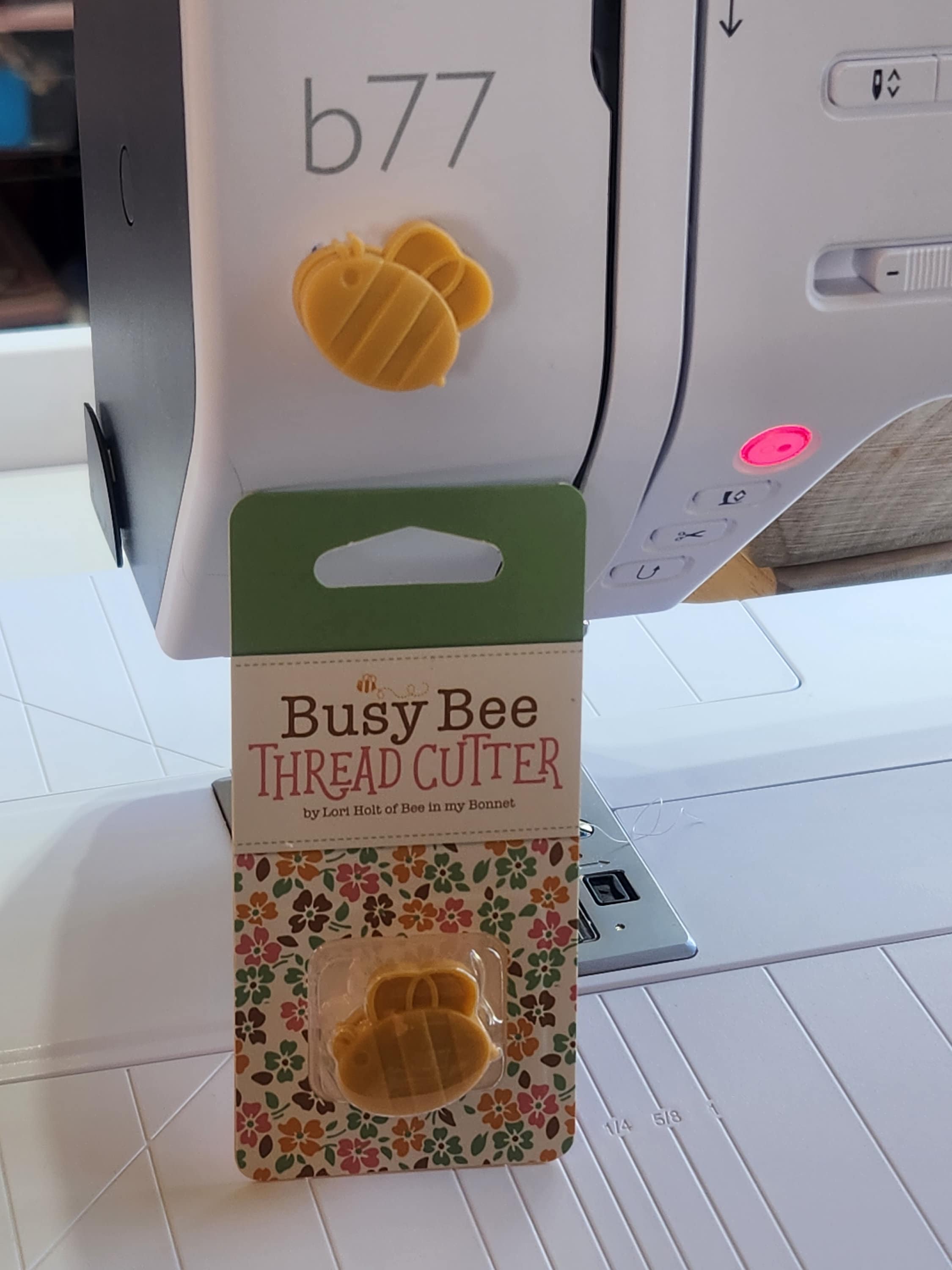 Lori Holt Busy Bee Thread Cutter - Etsy