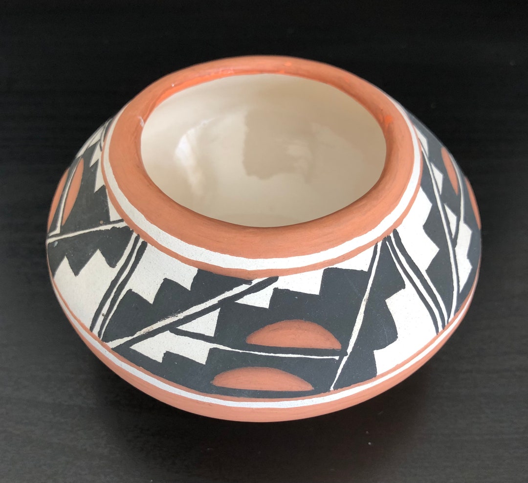 Vintage Native American Pottery Signed M.E. Baca Isleta, N.M. 9-15-79 ...