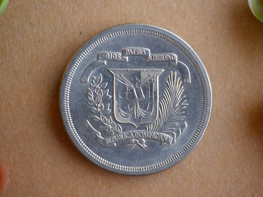 Dominican Republic Coin Pin: Bible & Cross Lapel Pin - Etsy