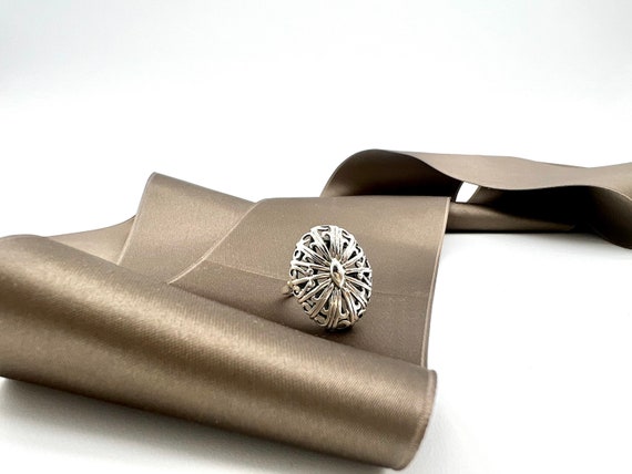 Art Nouveau Egg Shaped Puff Ring - Gem