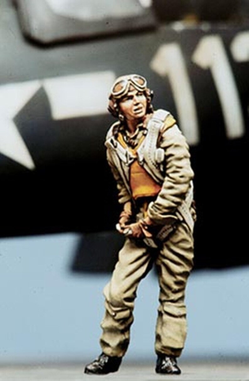 WWII Pilot Soldier Resin Model Ancient Unpainted Self-assembled Figure ...