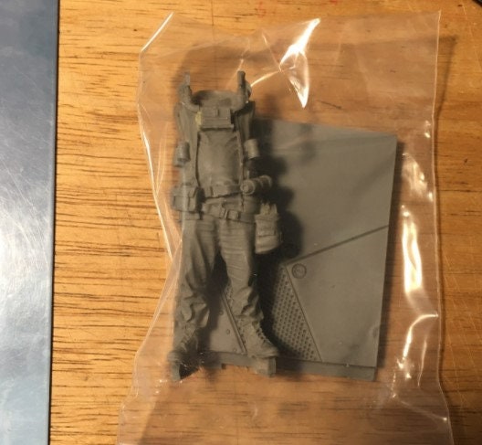 Robotic Masked Gunner Resin Kit Unpainted Self-assembled Model Figure ...