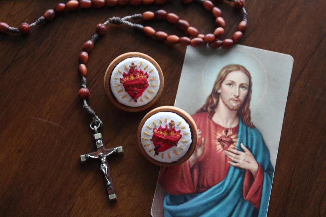 Sacred Heart of Jesus Embroidered Lapel Pin in Simple Wooden Frame ...
