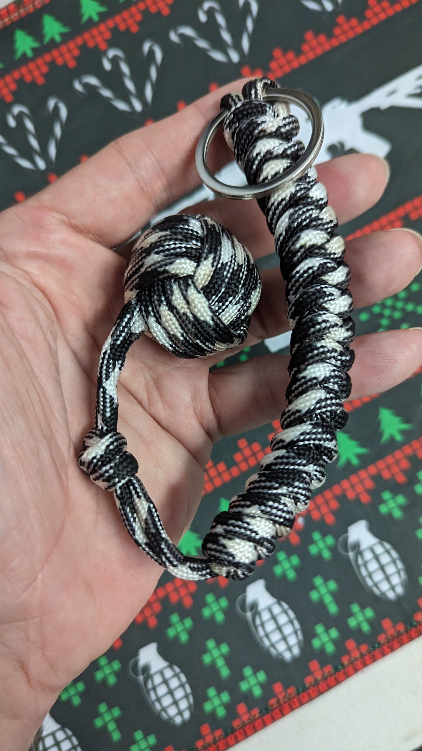 3 Oz Black & White Monkey Fist Keyring - Etsy