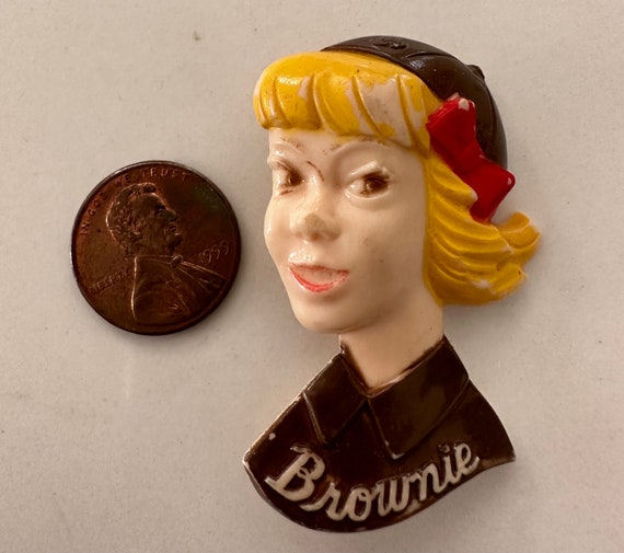 Vintage Brownie pin Girl Scout 50 pin - Gem