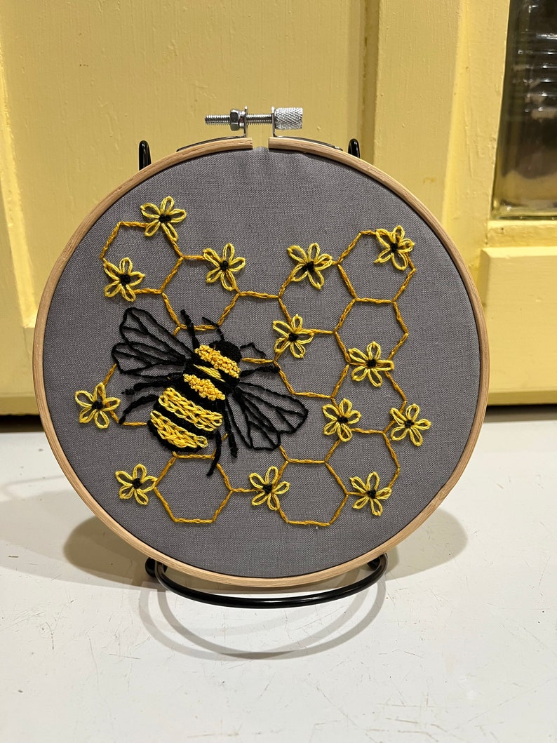 Honey Bee 6 Inch Hand Embroidery - Etsy