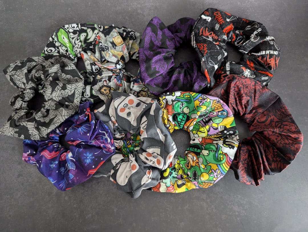 Scrunchie//alt//spooky//horror//bats//skulls - Etsy
