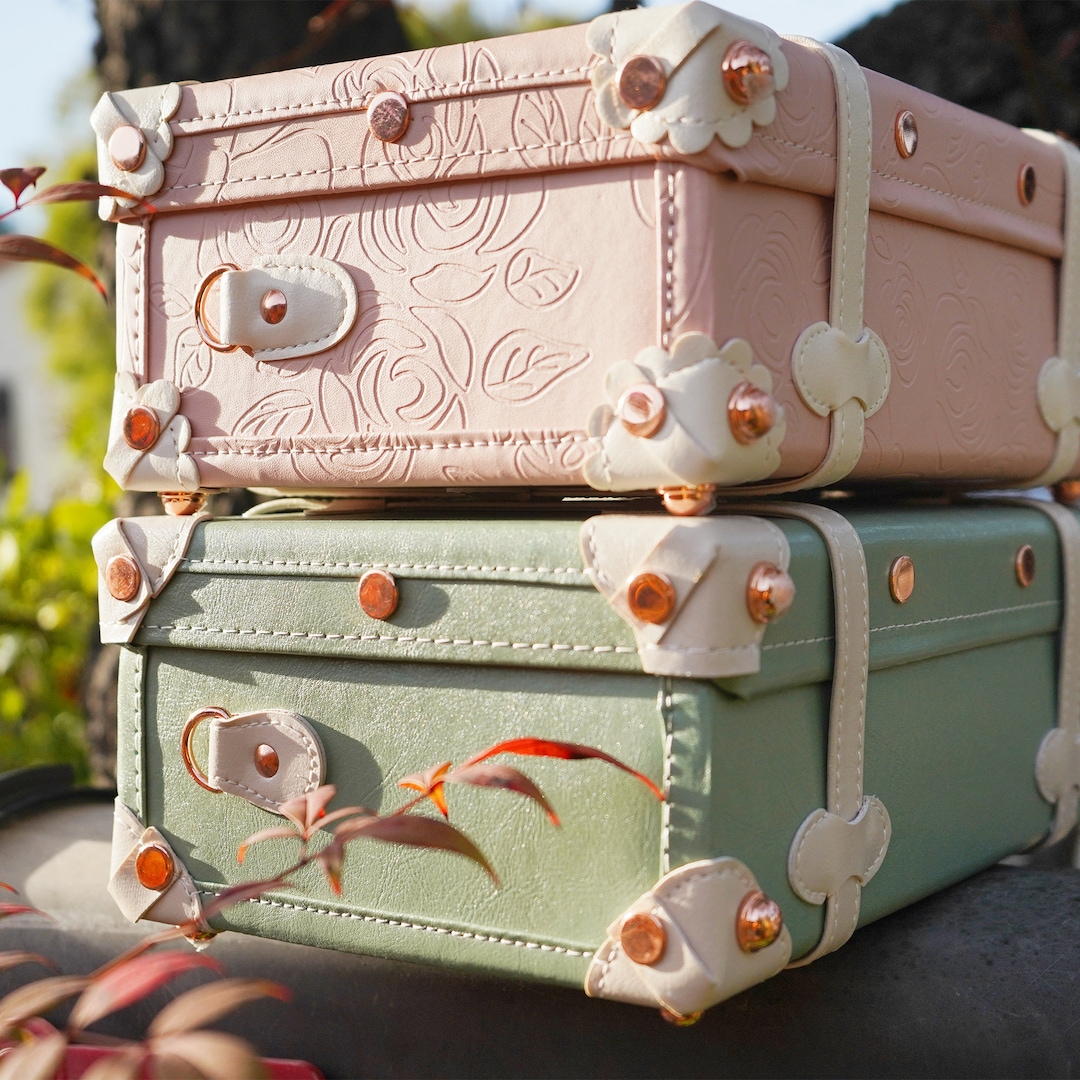 Embossed Pink Carry-on Overnight Case, Retro Hard Shell Train Case ...