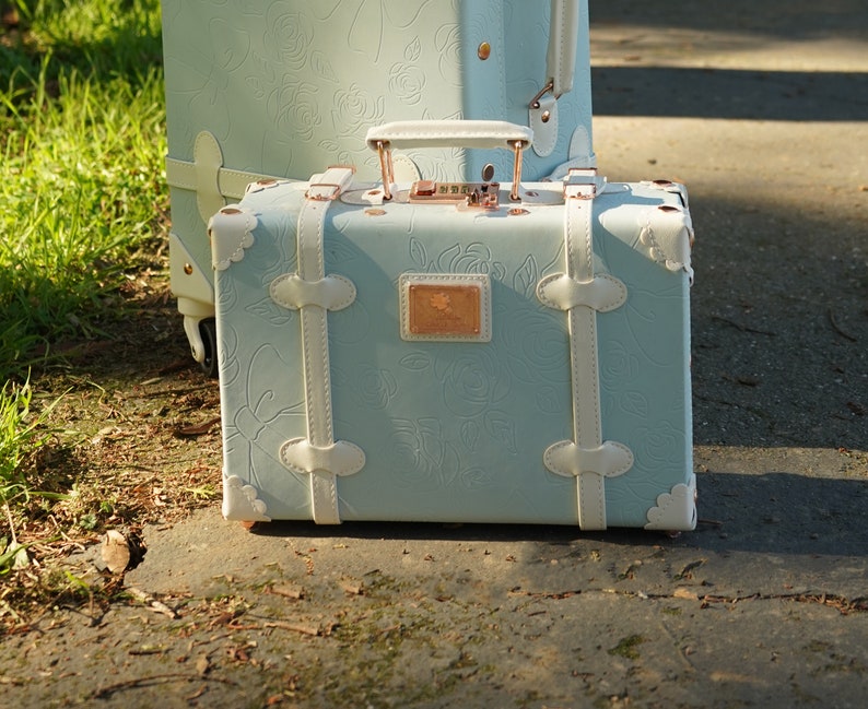 Embossed Pink Carry-on Overnight Case, Retro Hard Shell Train Case ...