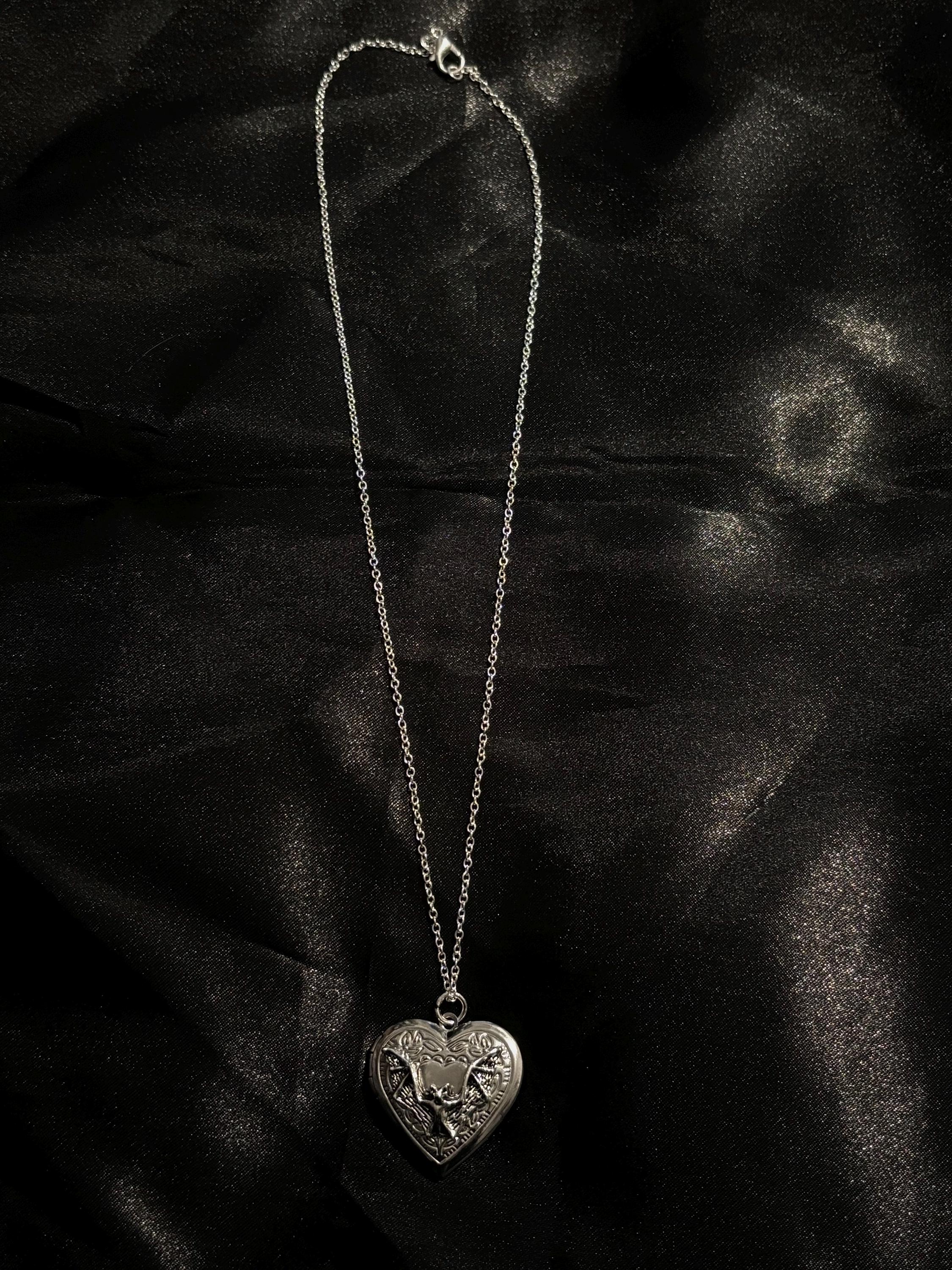 Bat Heart Locket Necklace || Gothic Jewellery || Gothic || Alternative ...