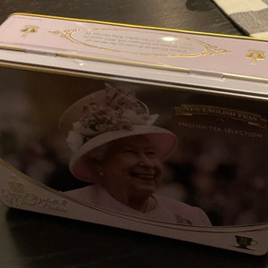 Royal Family Queen Elizabeth II Tin and Tea 3 Varieties of Tea - Etsy ...