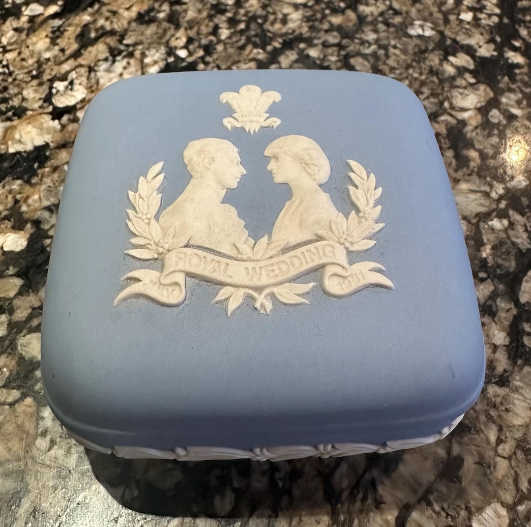 Wedgwood Royalty Trinket Box Prince Charles and Princess Diana Wedding ...
