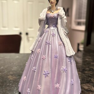 Royal Family Queen Elizabeth II in New Zealand Figurine - Etsy Canada