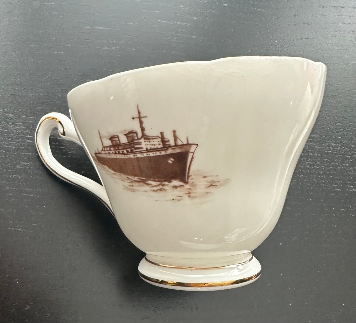 Royal Family Tuscan Queen Elizabeth II 1959 Cup and Saucer - Etsy