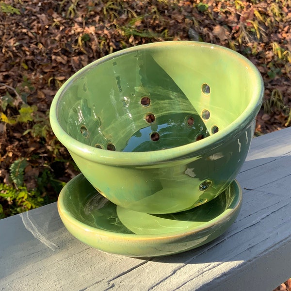 Ceramic Berry Bowl - Etsy