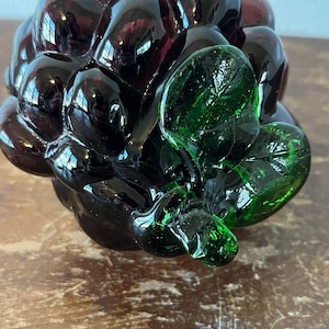 Colored Glass Grape Cluster Buch of Grapes Glass Sculpture Green Leaves ...