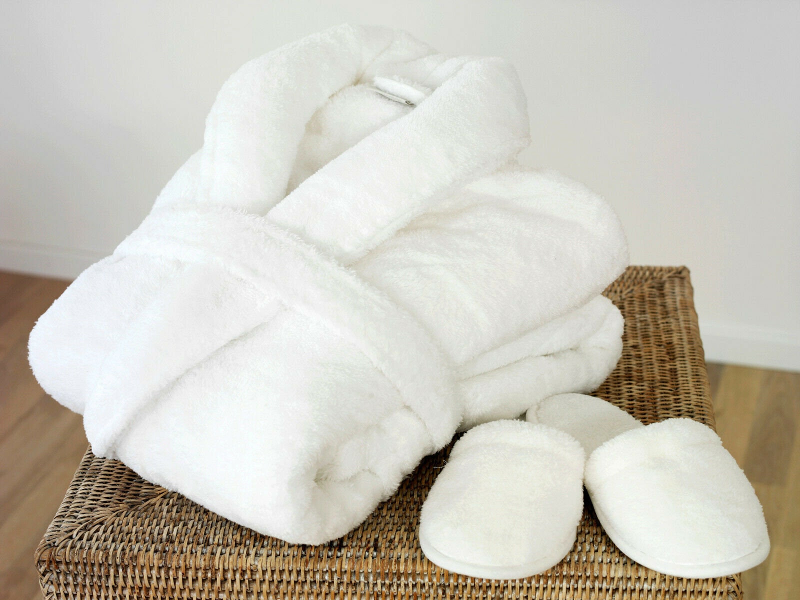 Deluxe Style Luxury Hotel Bathrobe Very Thick, Thickest Bathrobe on the ...