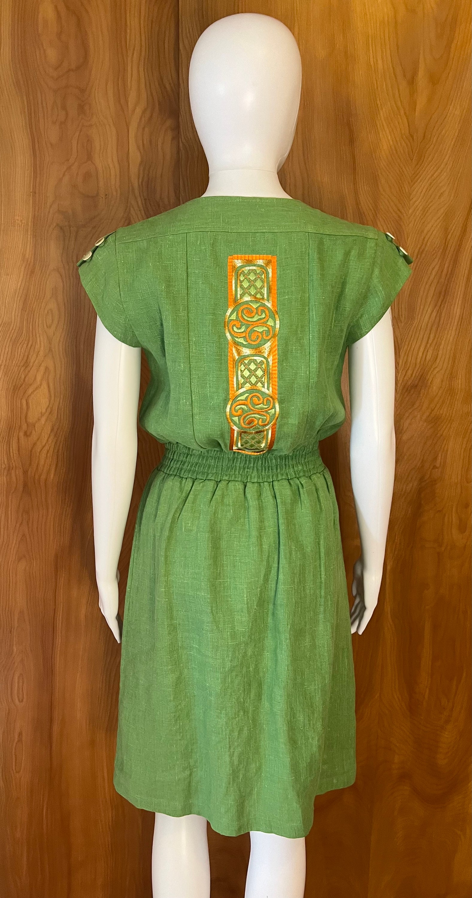 Super Fun Novelty Linen Tiki Dress by Harve Benard Beautiful Contrast Orange Embroidery With ...