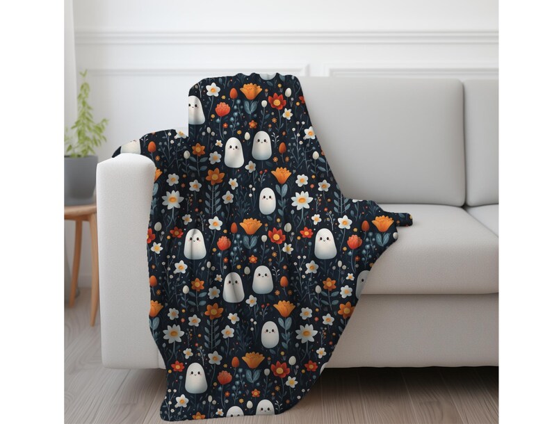 Cute Ghost Plush Floral Blanket | Lightweight Soft Fall Throw Blanket ...
